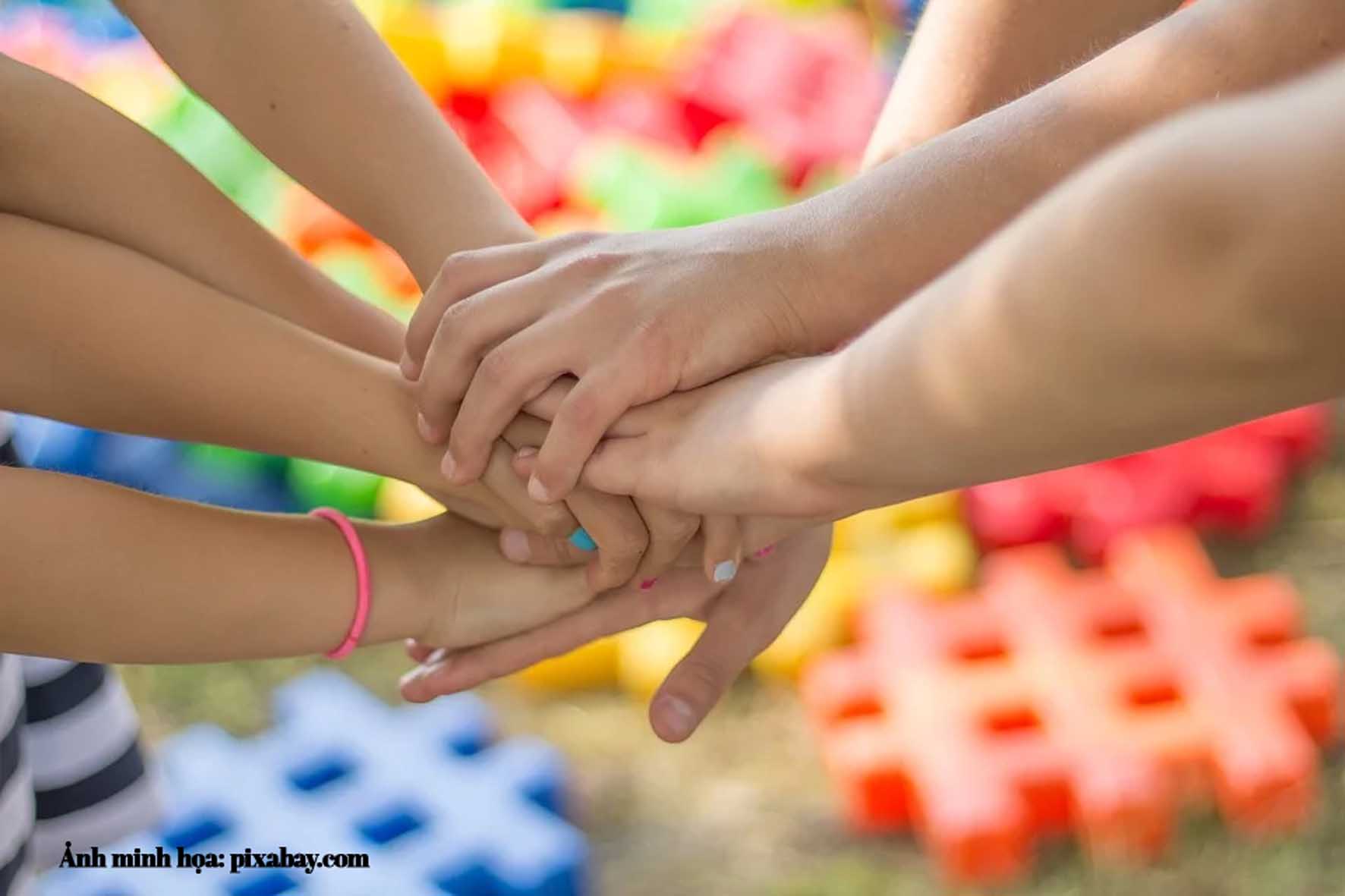 chung tay giup do – Thời báo Việt Đức